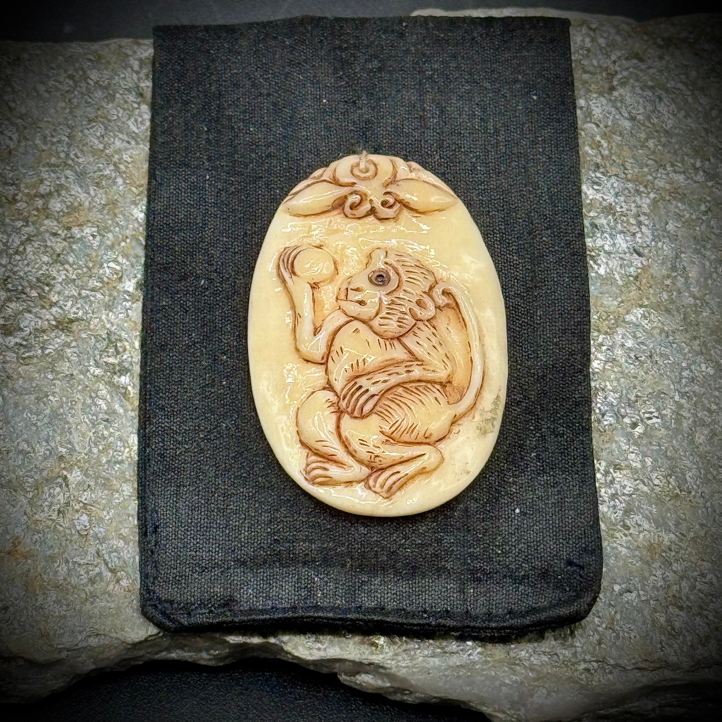Hand Carved Japanese Netsuke Monkey Motif Kimono Accessory – Picker ...